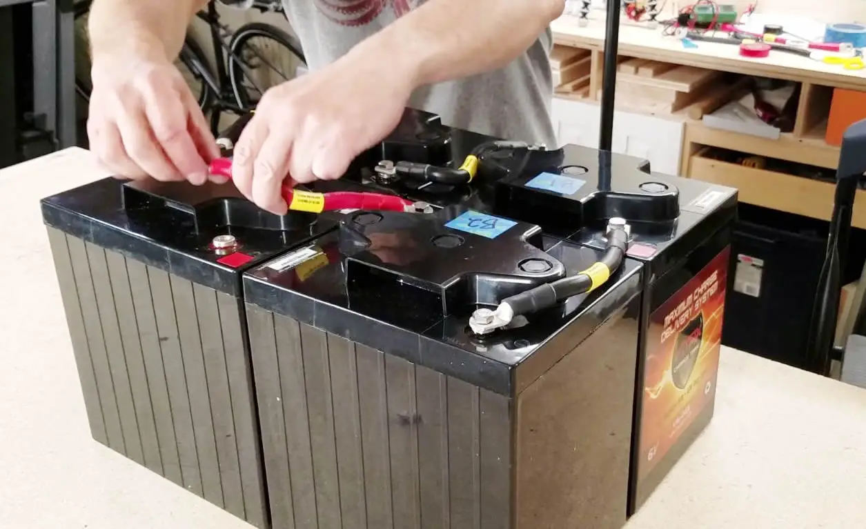 Connecting 2 Charge Controllers To 1 Battery Bank (Full Guide) – Solars ...