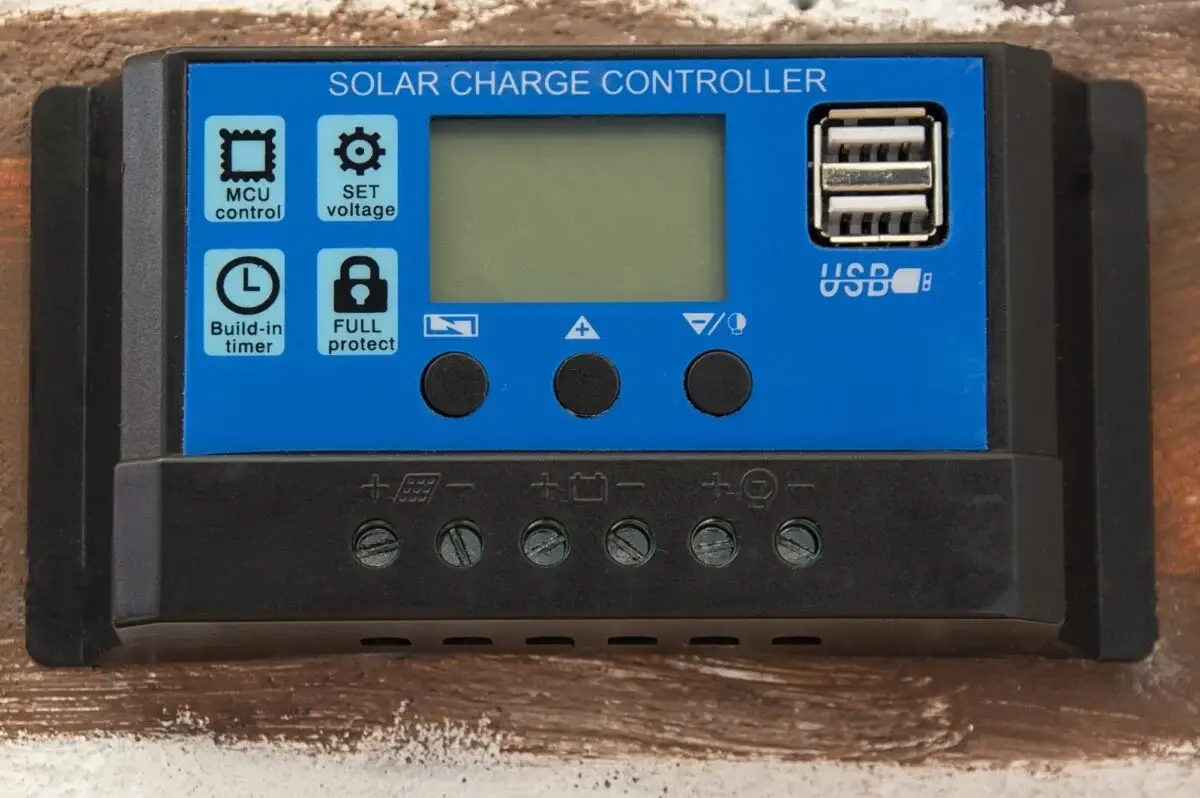 Testing Solar Panels – 4 Ways |Output, Amps & Wattage – Solars House